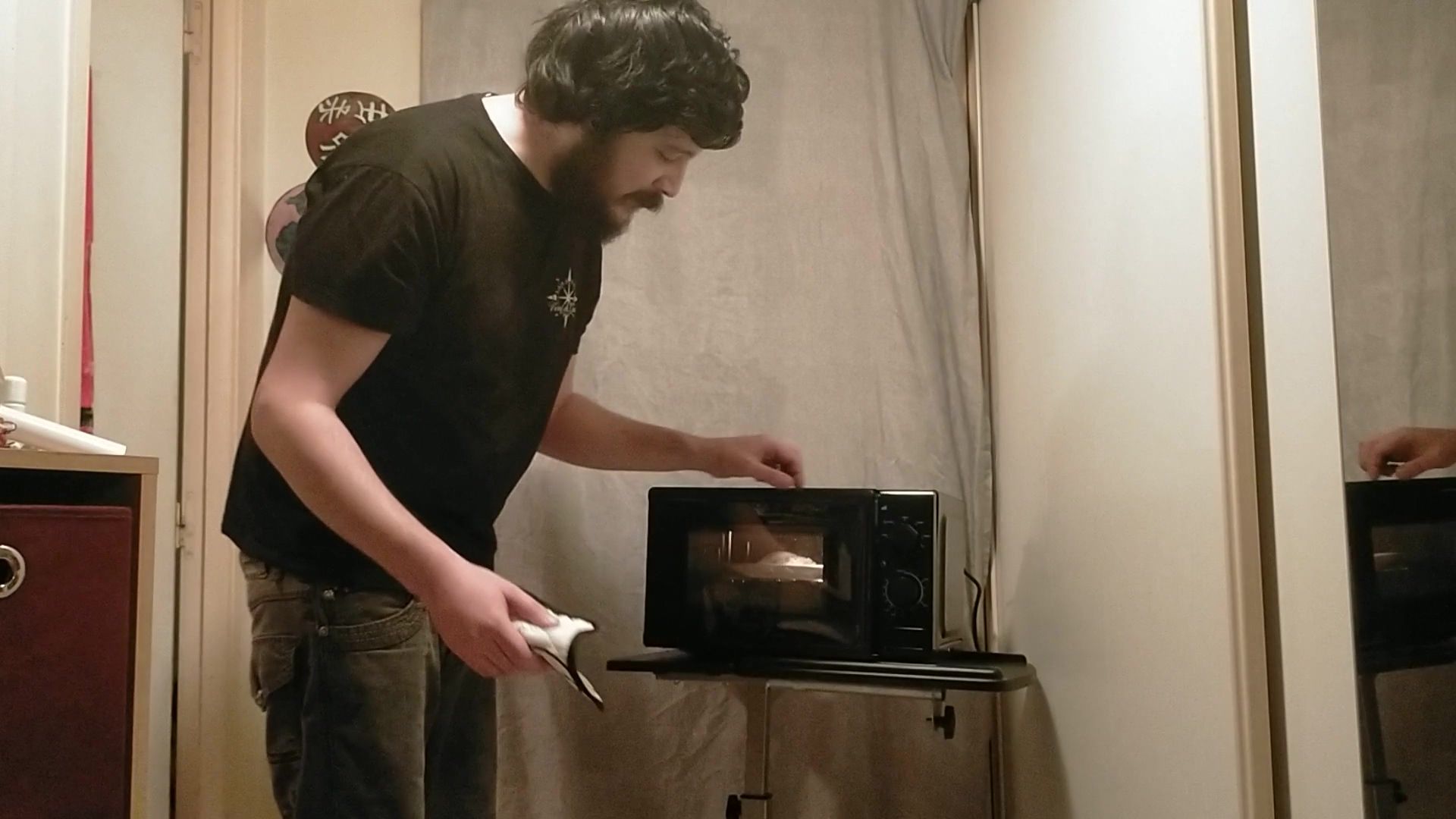 Micro-ondes grill VALBERG MWO 20 GM K343C - Electro Dépôt